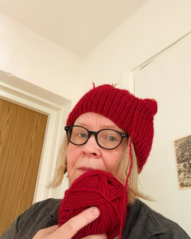 Red ICE protest hat pattern raised $400.000 | "I am linked therefore I am"